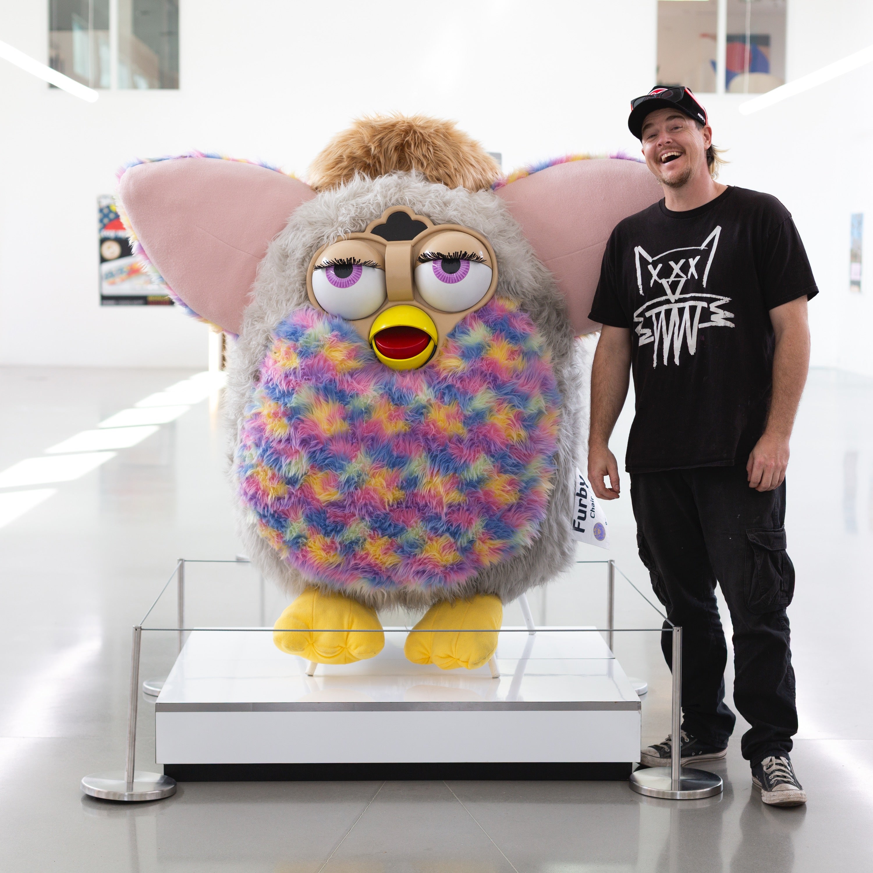 GIANT FURBY CHAIR – GWAK